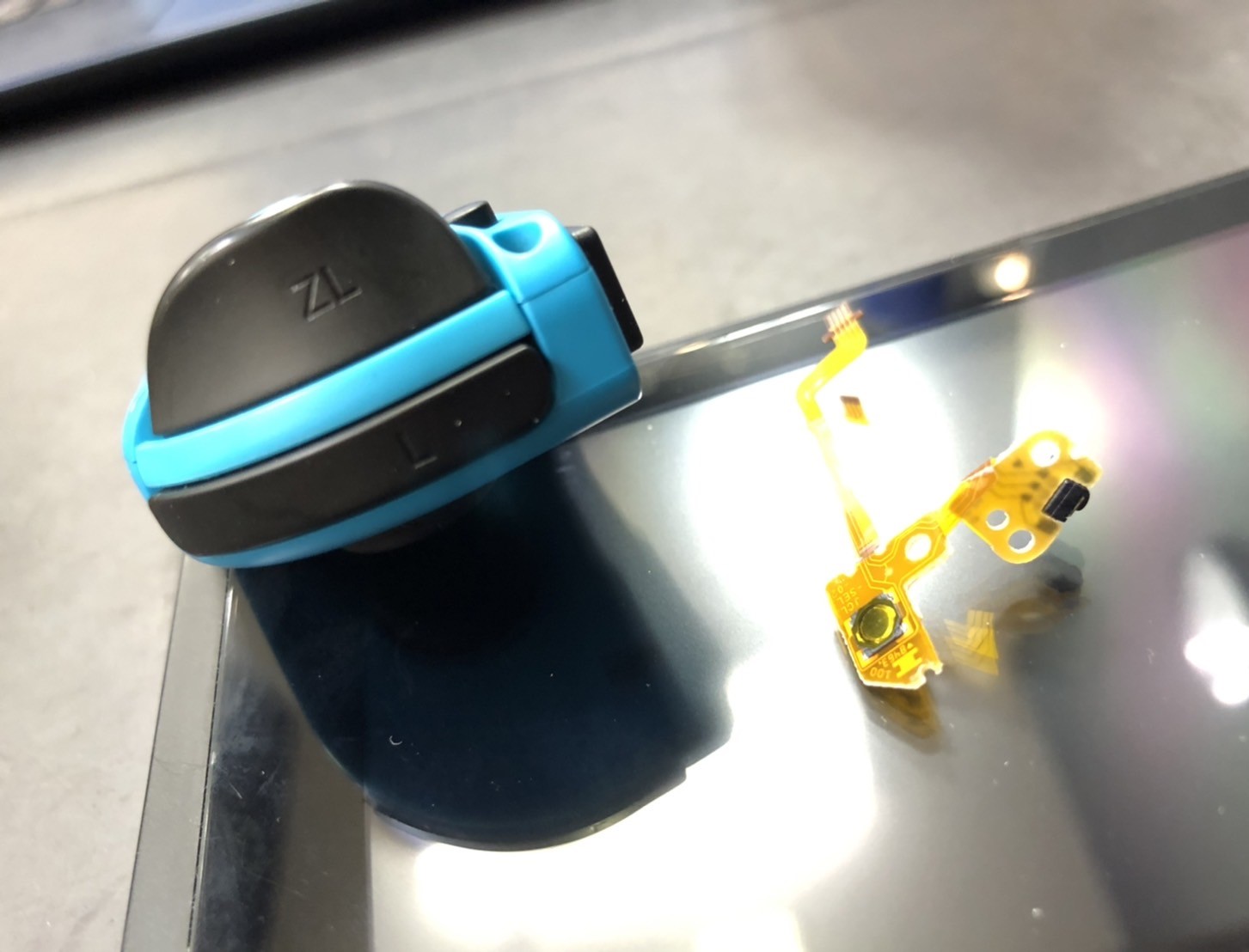 Joy-Con L ボタン交換修理！山科区栗栖野近辺よりご来店頂きました(^^♪ - iPhone・iPad・android修理の ...
